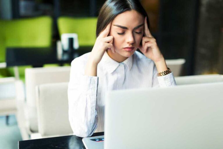 Screen Headaches and Migraine: Can You Prevent Them? | Dr Farrah MD